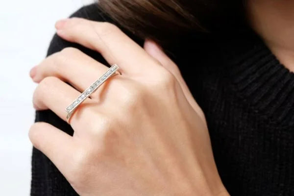Are Two Finger Rings Uncomfortable? Debunking the Myth – NamePlateDepot