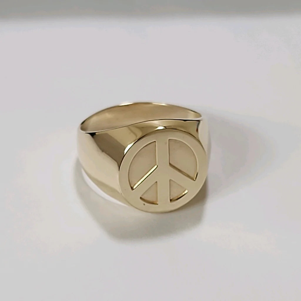 The Significance of Signet Rings: Understanding the Tradition and ...